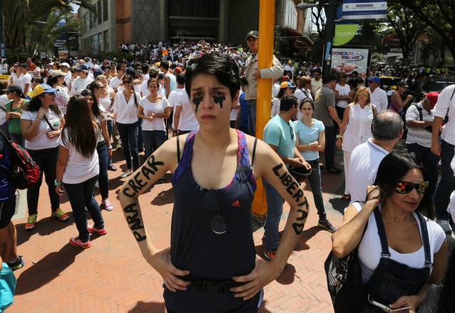 6 Dramatic Pictures From The Crazy Student Protests In Venezuela — And ...