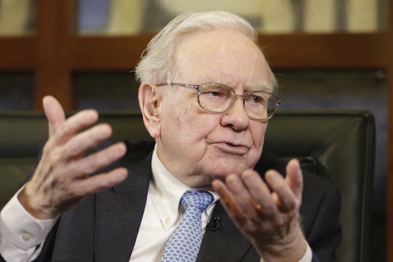 Warren Buffett Says Elizabeth Warren Is Too ‘Angry’ And ‘Violent’ With ...