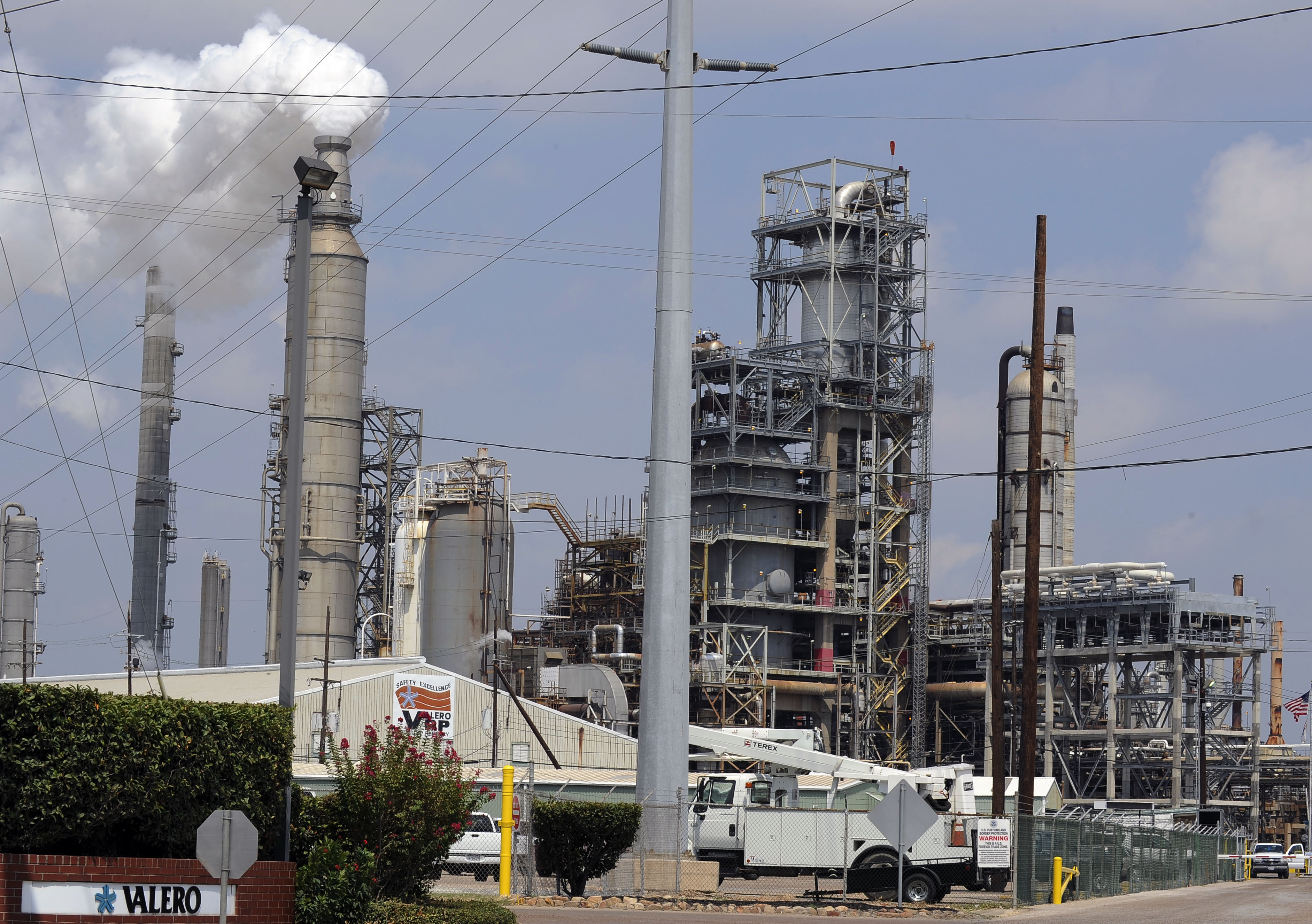 High levels of chemicals found in air around Houston refinery after EPA ...